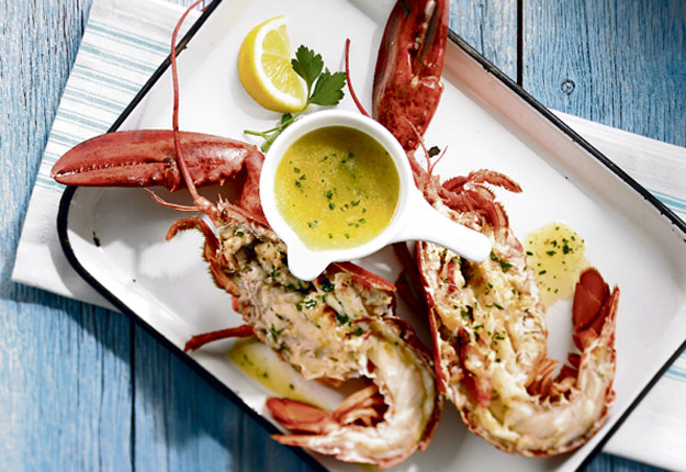 Homard entier et beurre parfumé à l’érable et au piment chipotle - La ...